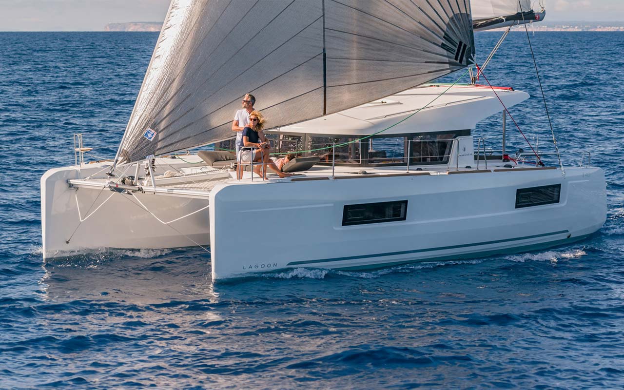 Location CATAMARAN LAGOON 40 (4 CAB+2) MARTINIQUE - LE MARIN CARAIBES